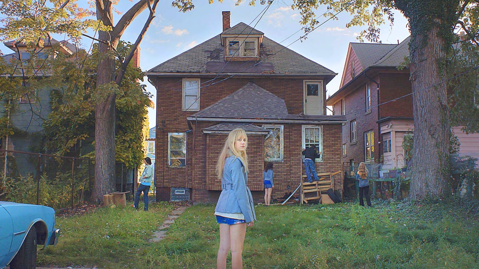 It Follows (2014) Review - Cinematic Diversions