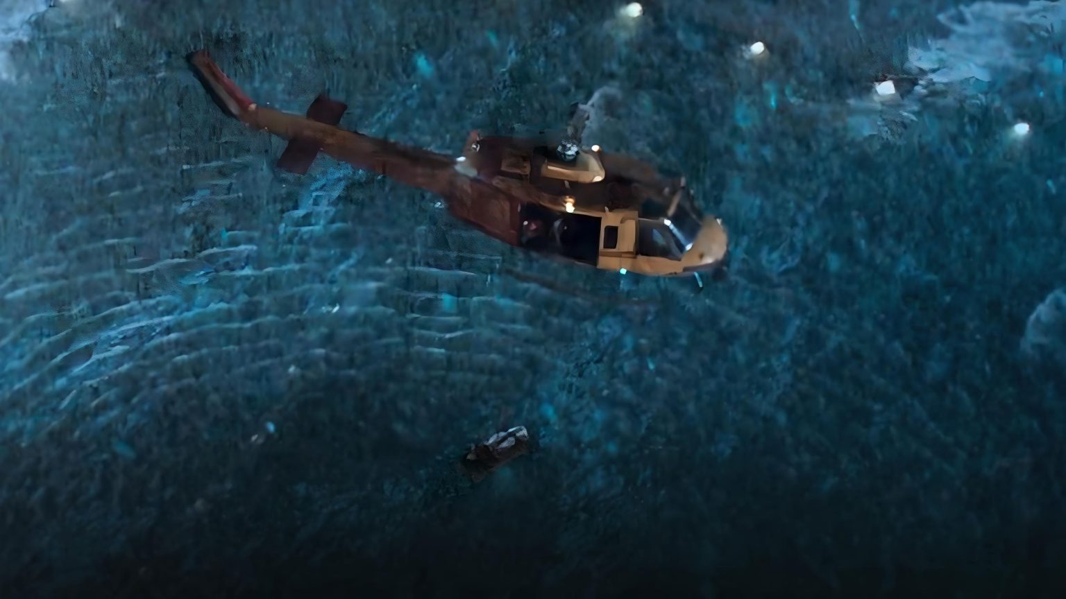 Deep Blue Sea (1999) Review - Cinematic Diversions